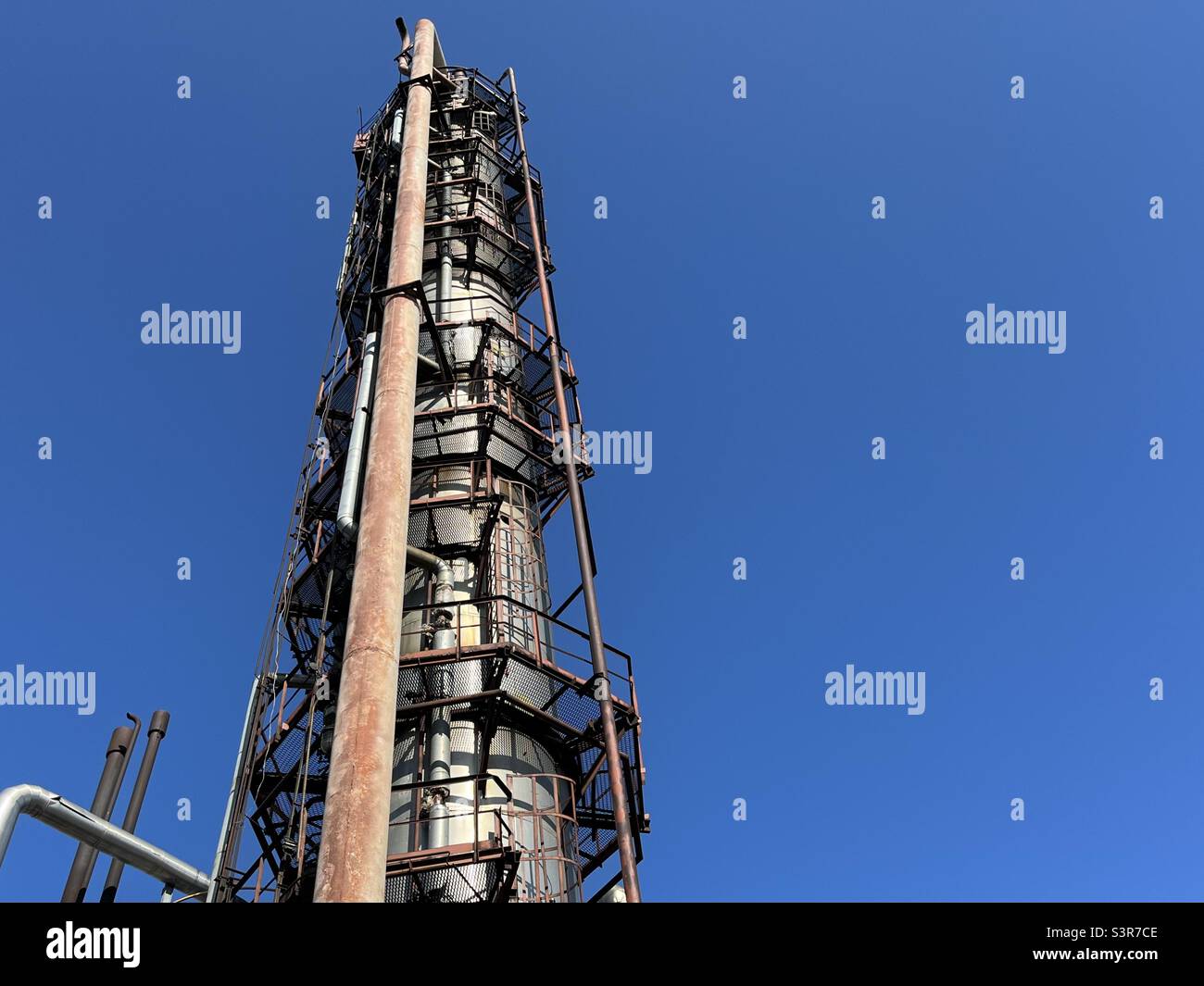 Distillation column hi-res stock photography and images - Alamy