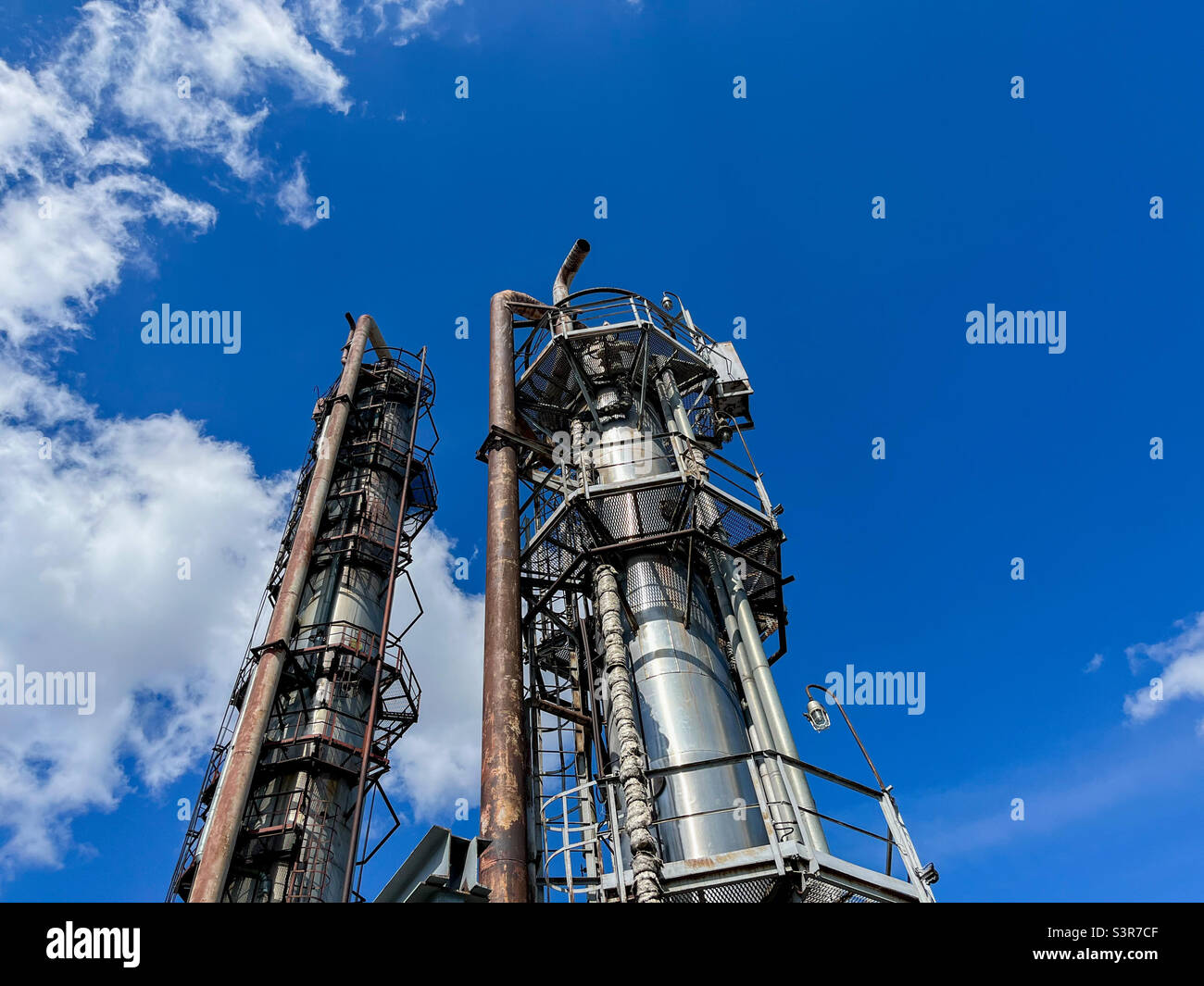 Distillation column hi-res stock photography and images - Alamy