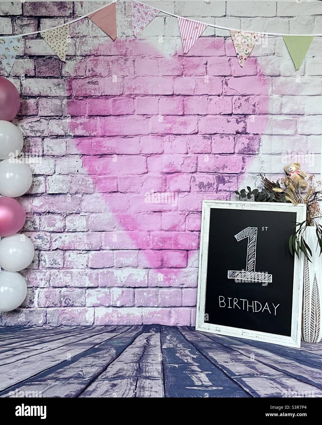 Birthday backdrop hi-res stock photography and images - Alamy