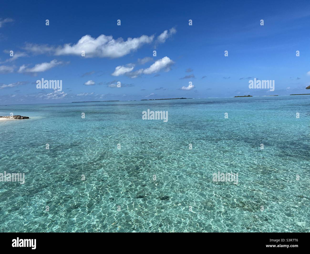 Turquoise blue sea in the Maldives Stock Photo - Alamy