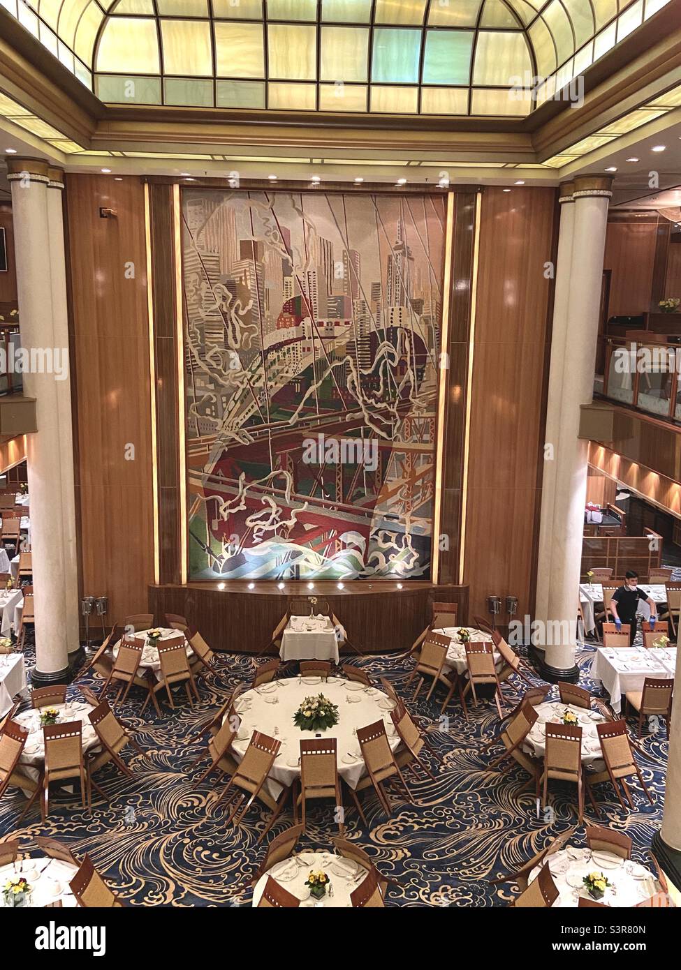 Ship restaurant hi-res stock photography and images - Alamy