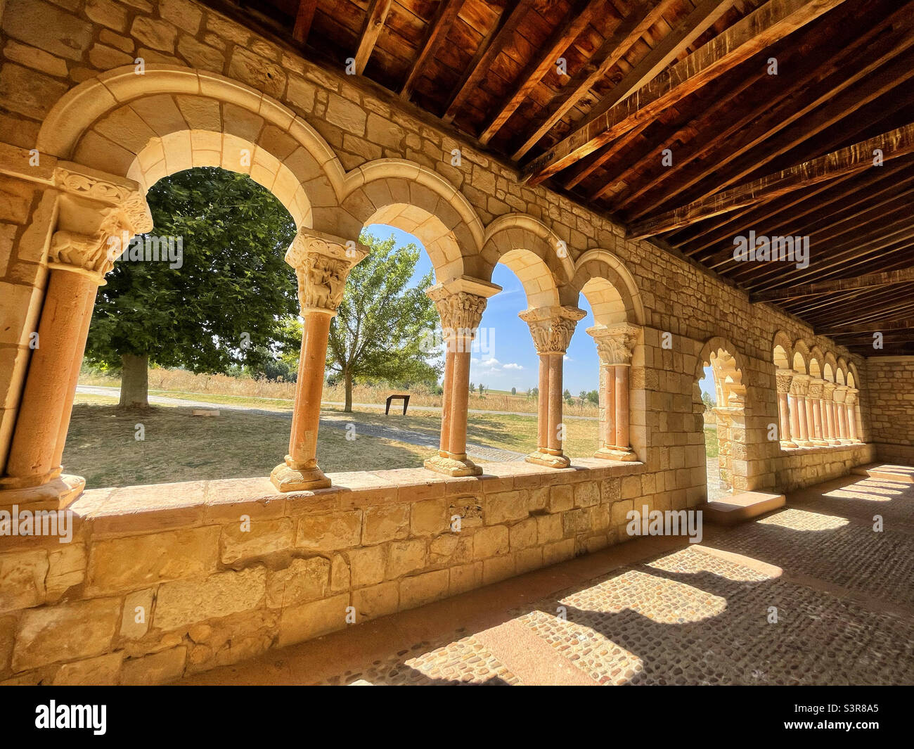 Romanesque portico hi-res stock photography and images - Alamy