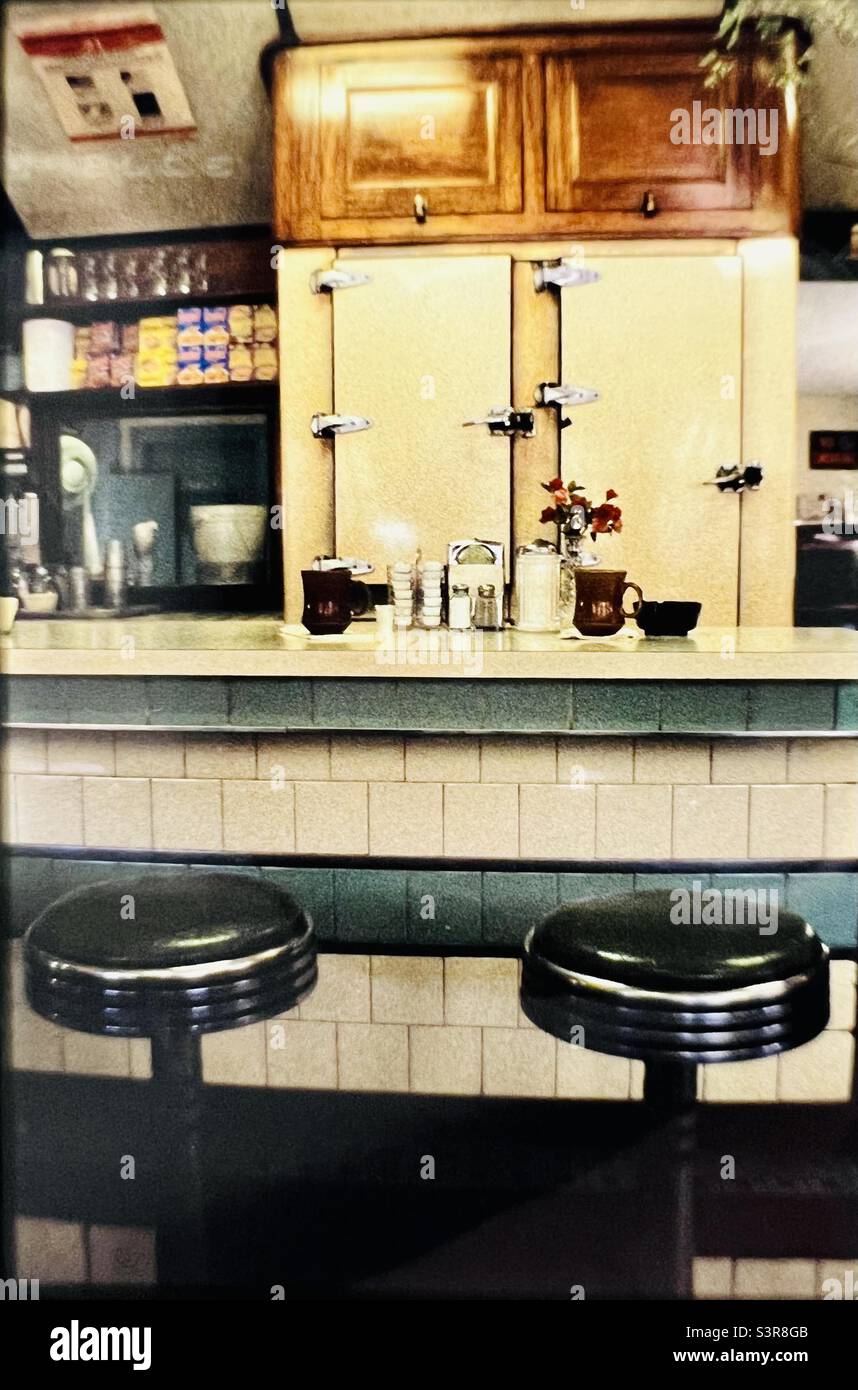 Diner counter old fashioned restaurant Stock Photo - Alamy
