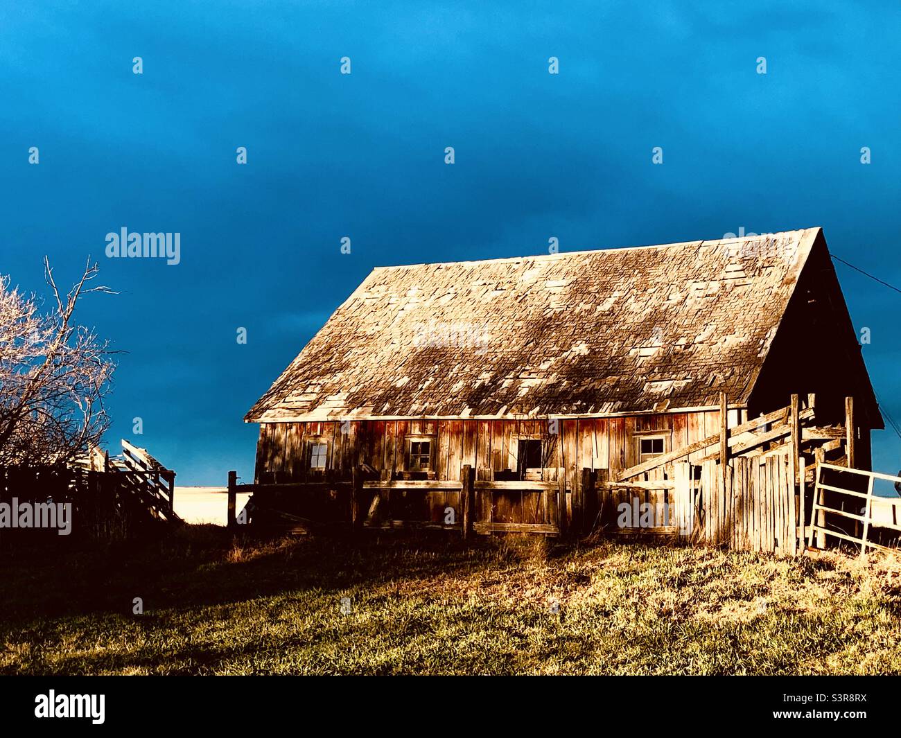 Dark sky sunset hi-res stock photography and images - Alamy