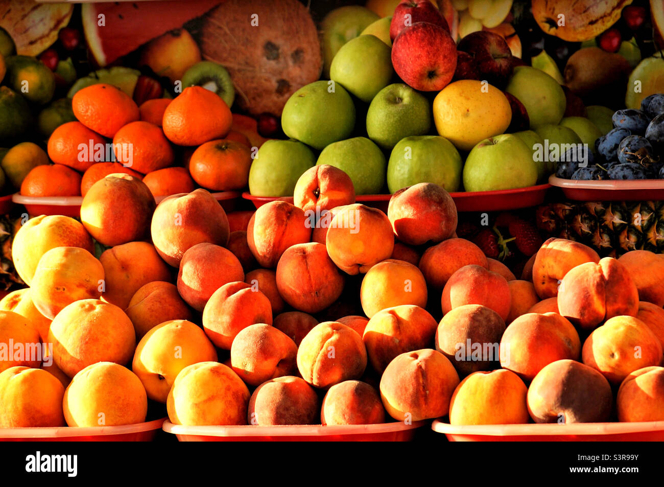 Bright colored fruits hi-res stock photography and images - Alamy
