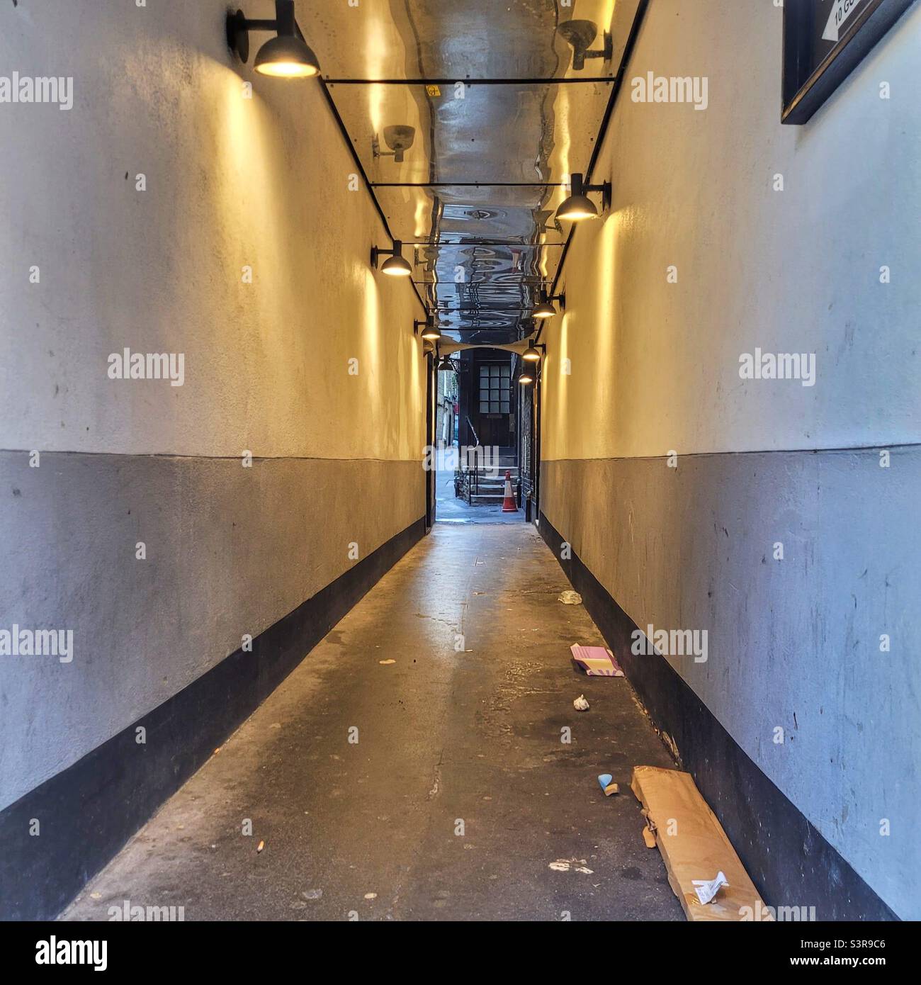 Seedy alley hi-res stock photography and images - Alamy