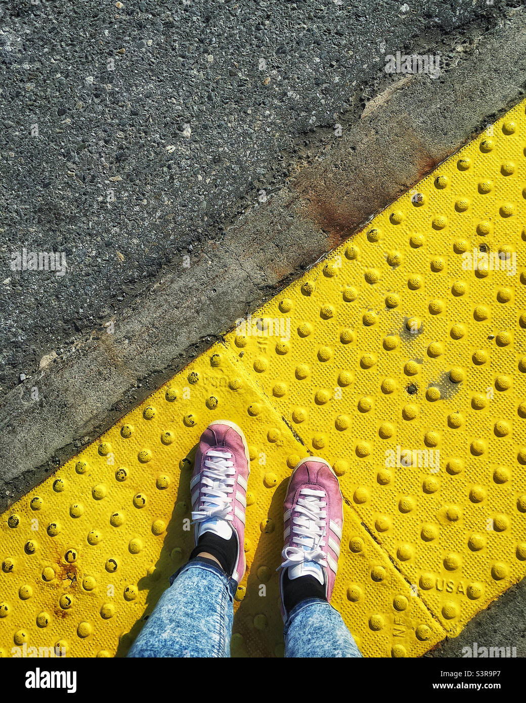 Purple and yellow feet hi-res stock photography and images - Alamy
