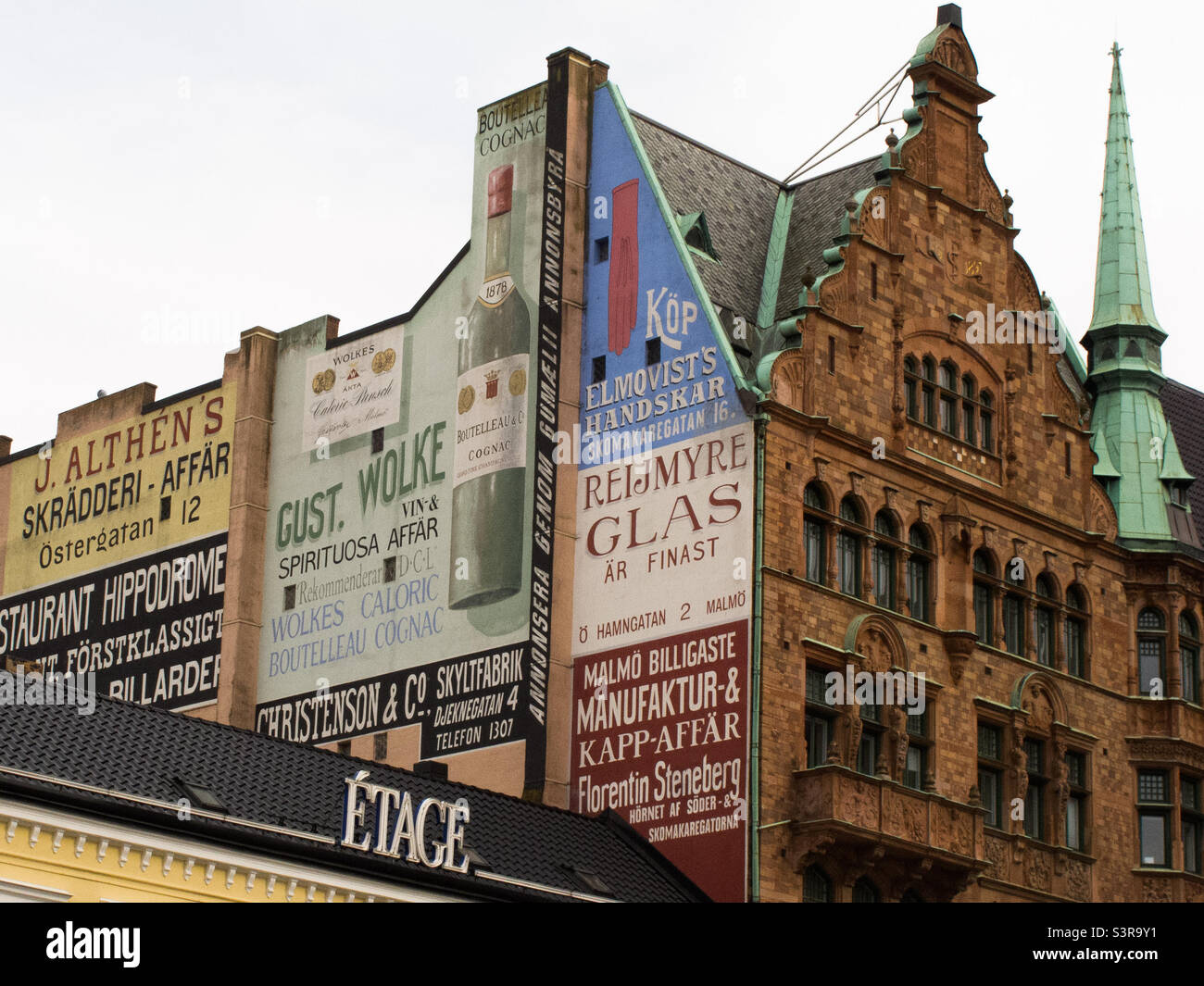 Signs on buildings hi-res stock photography and images - Alamy