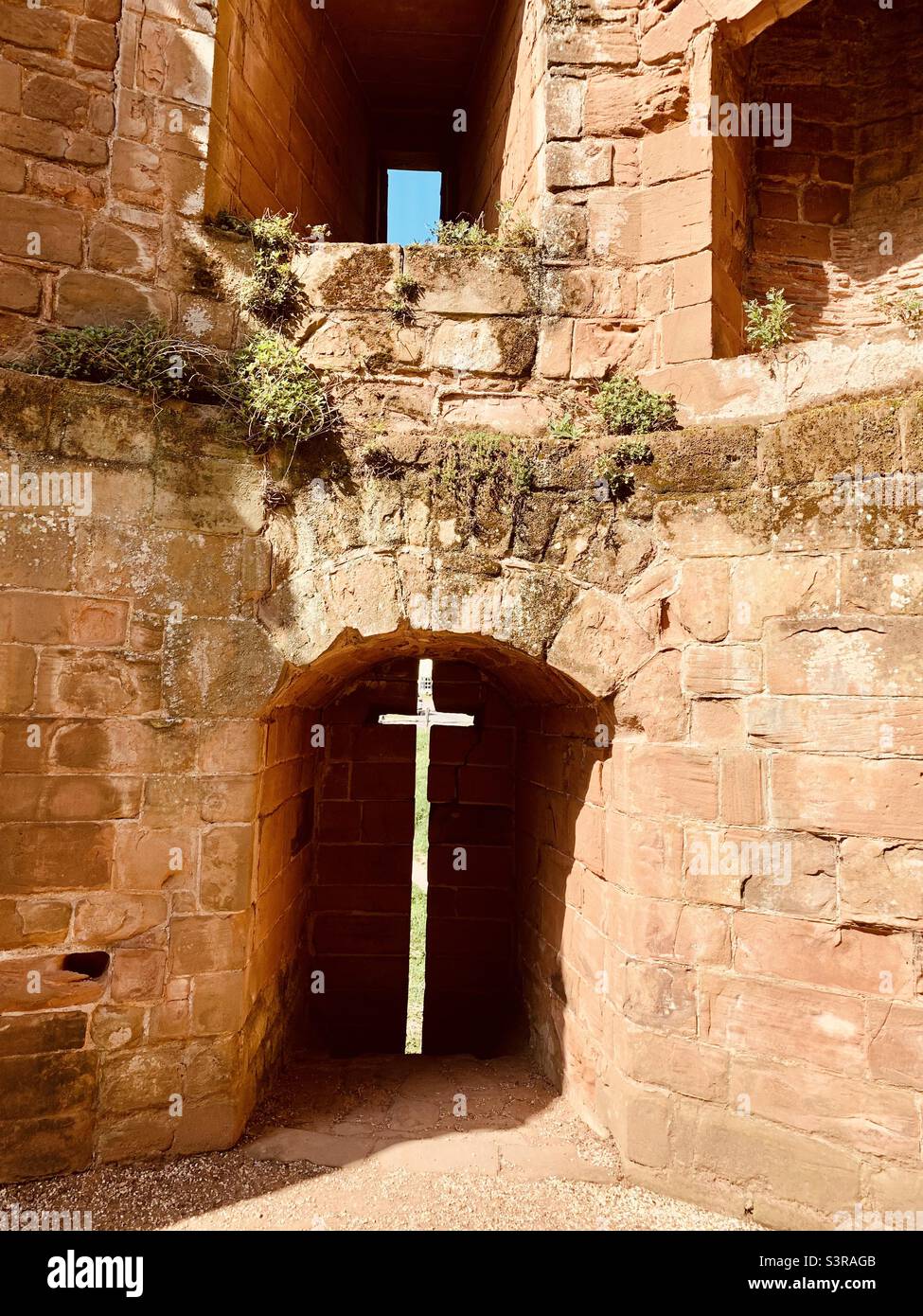 Window and archway hi-res stock photography and images - Alamy