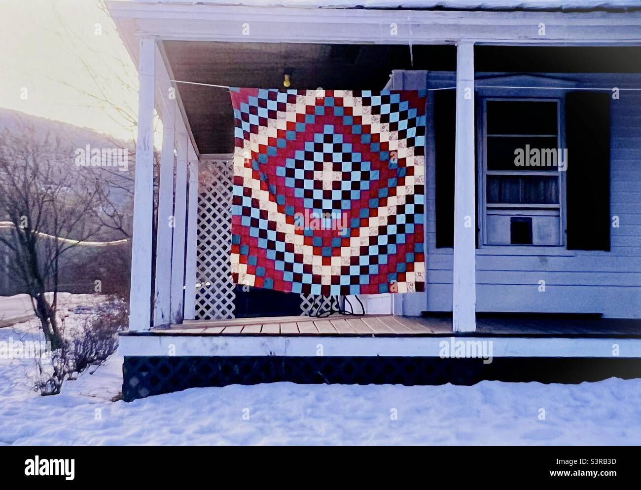 Log cabin quilt hi-res stock photography and images - Alamy