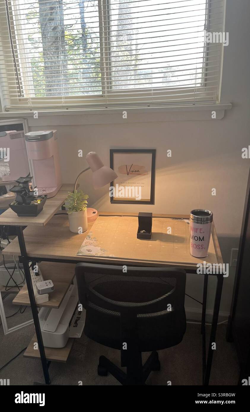 Peaceful work desk hi-res stock photography and images - Alamy