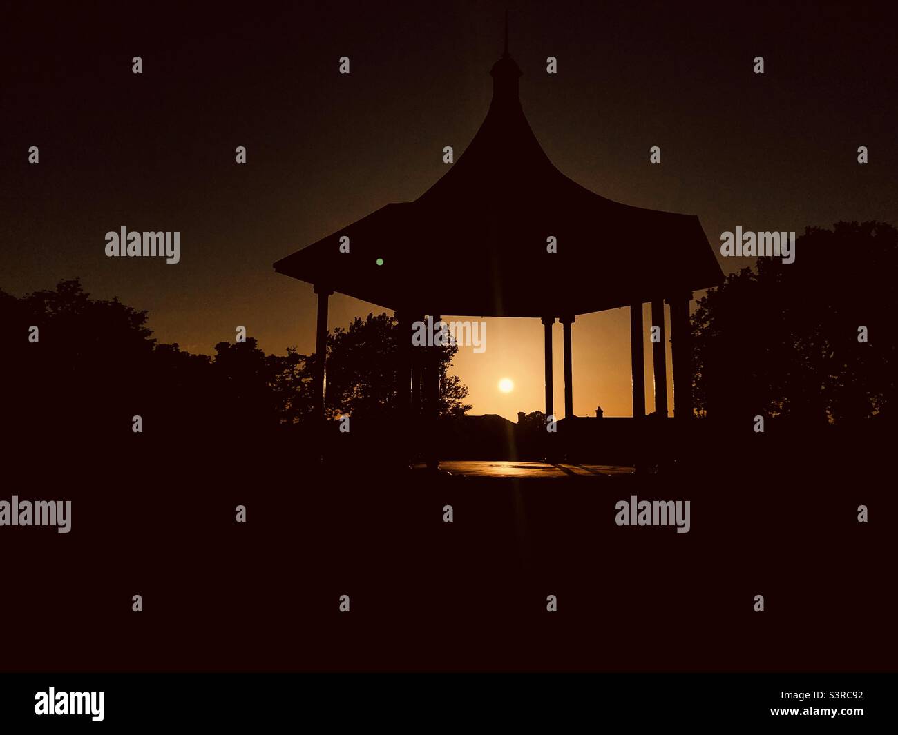 Stand silhouette hi-res stock photography and images - Alamy