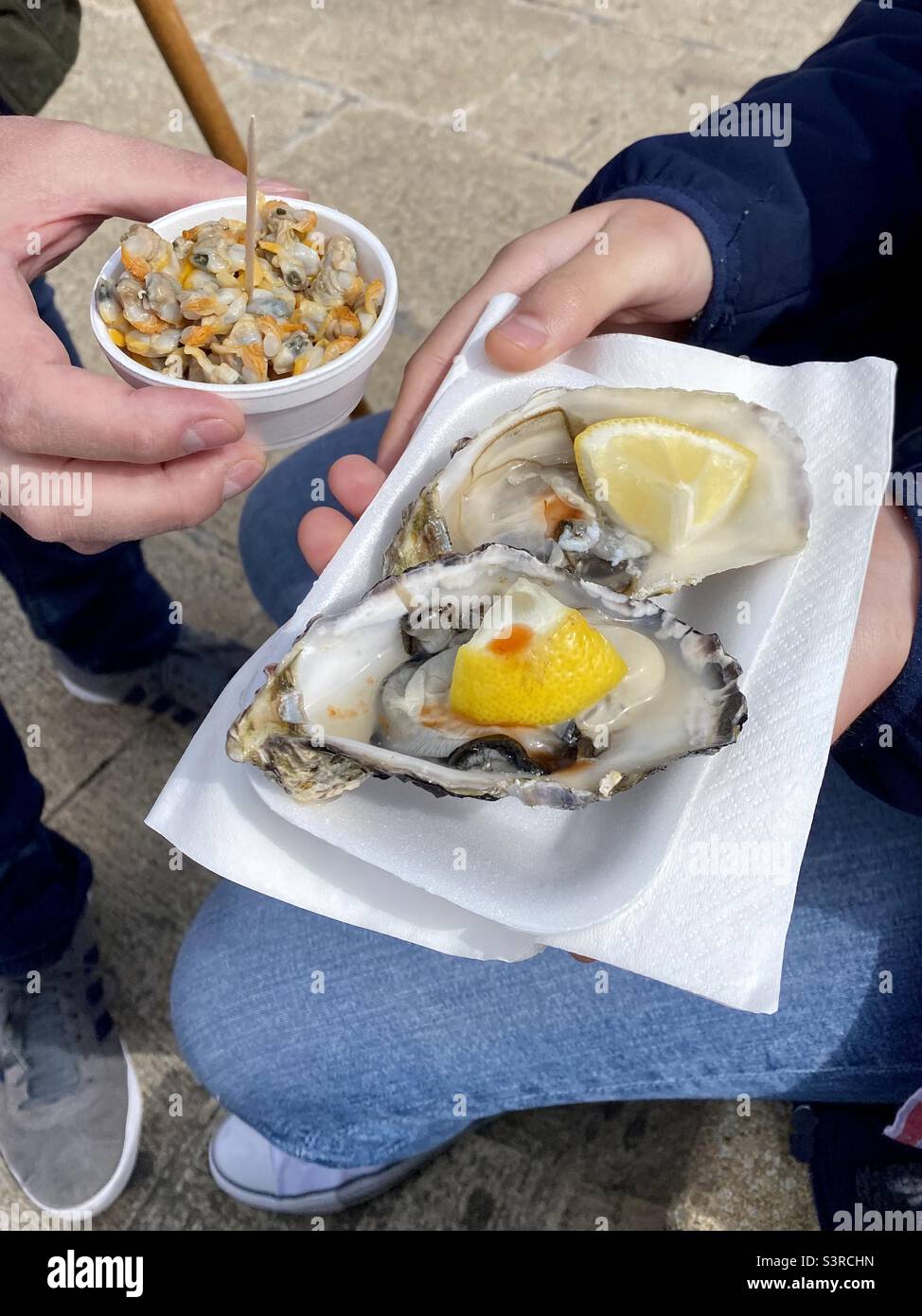 Seaside oysters hi-res stock photography and images - Alamy