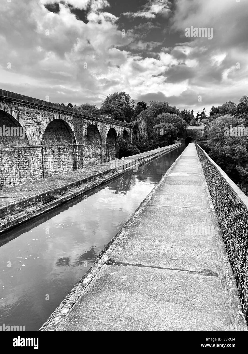 Aquaduct chirk aquaduct and viaduct Black and White Stock Photos ...