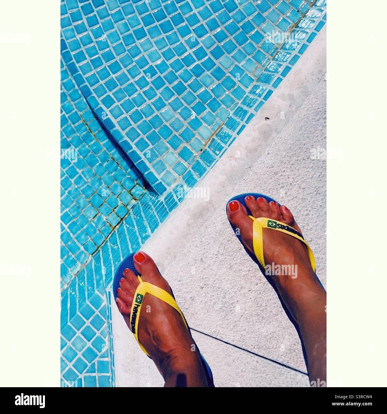 Flip flops painted toes hi-res stock photography and images - Alamy