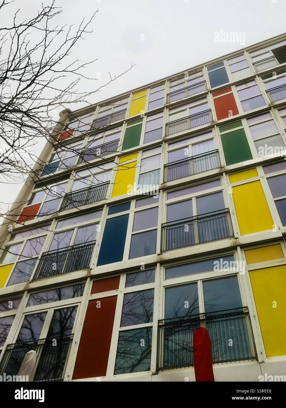 Skyscraper glass colours hi-res stock photography and images - Alamy