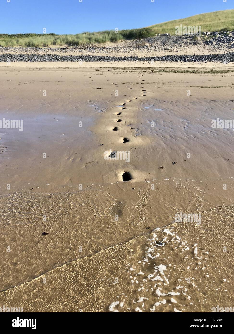Sea and footsteps hi-res stock photography and images - Alamy