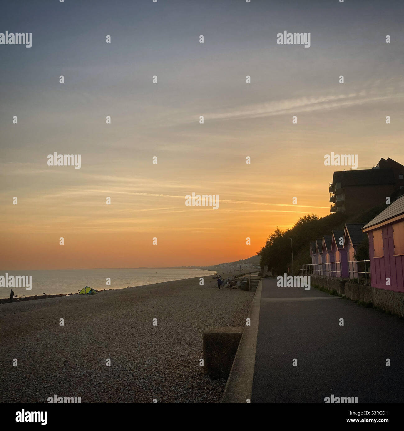 Folkestone kent beach huts hi-res stock photography and images - Alamy