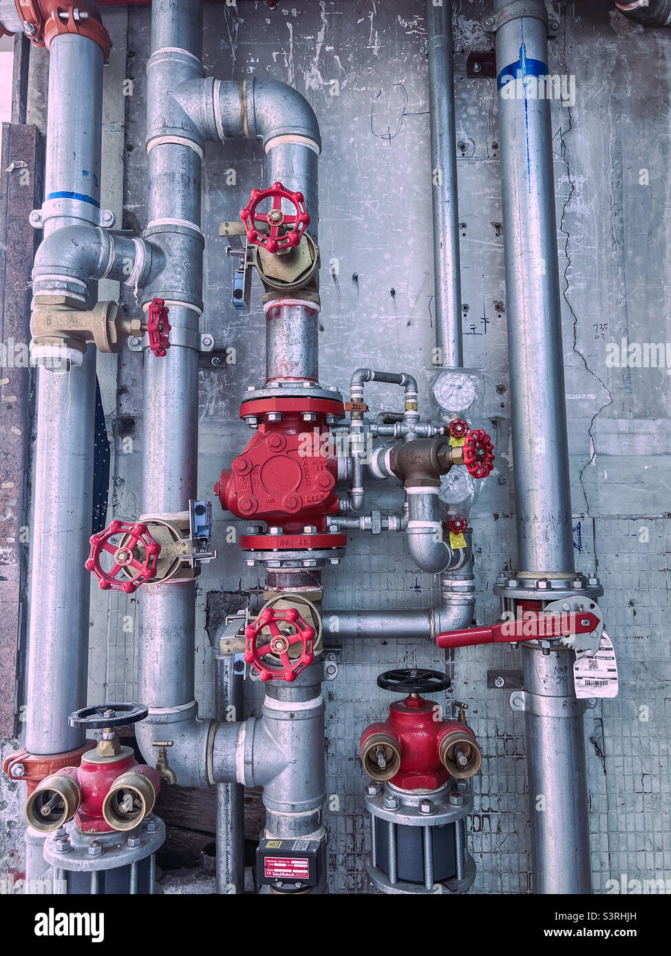 System pipes hi-res stock photography and images - Alamy