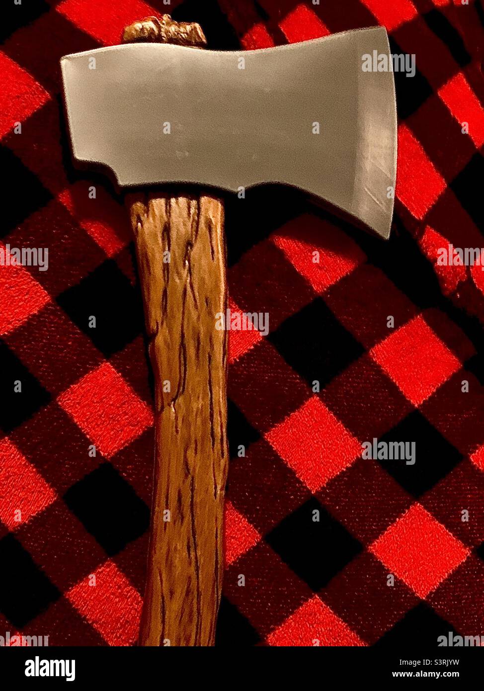 Axe on bright red and black flannel Stock Photo - Alamy