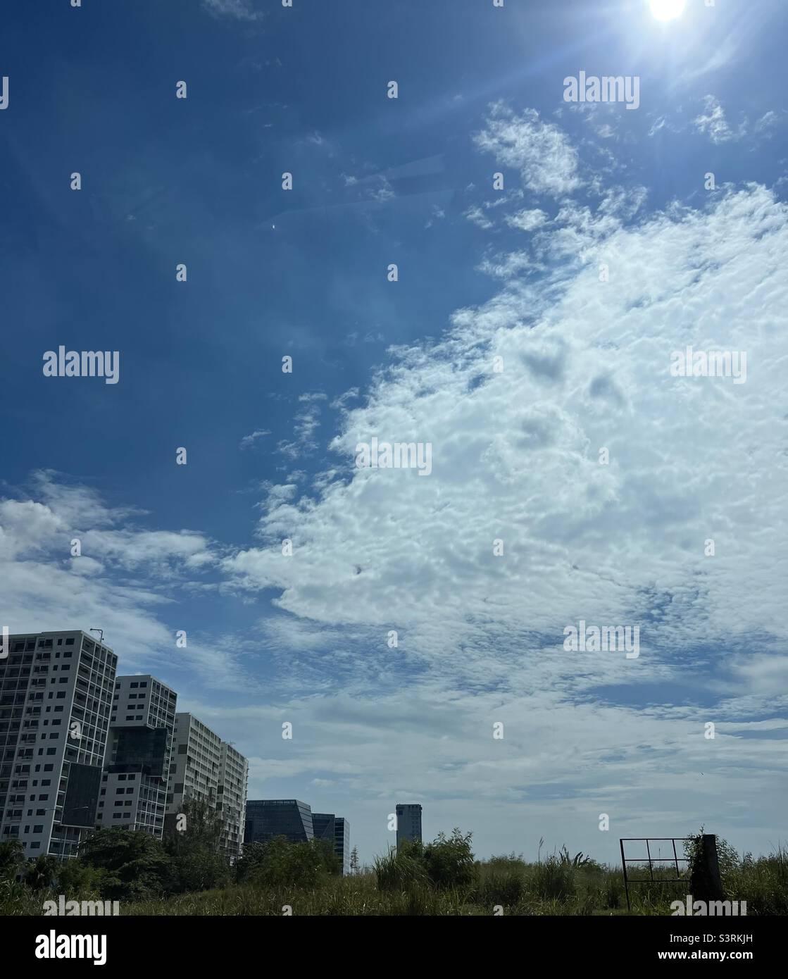 Cloudy and sunny hi-res stock photography and images - Alamy