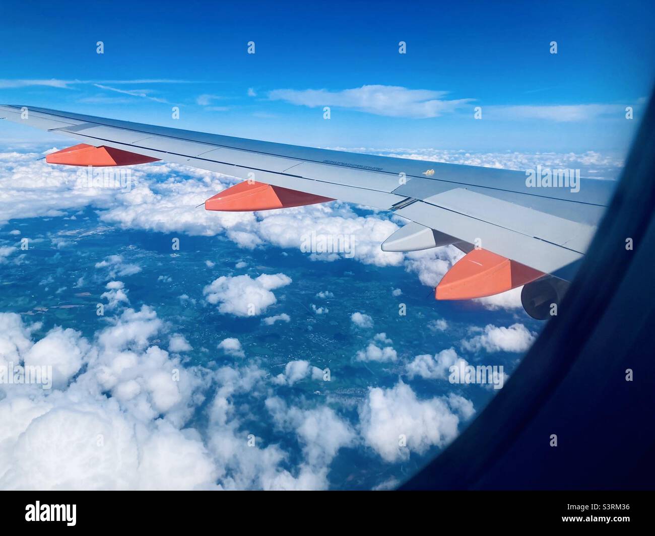 Flying with easyjet hi-res stock photography and images - Alamy