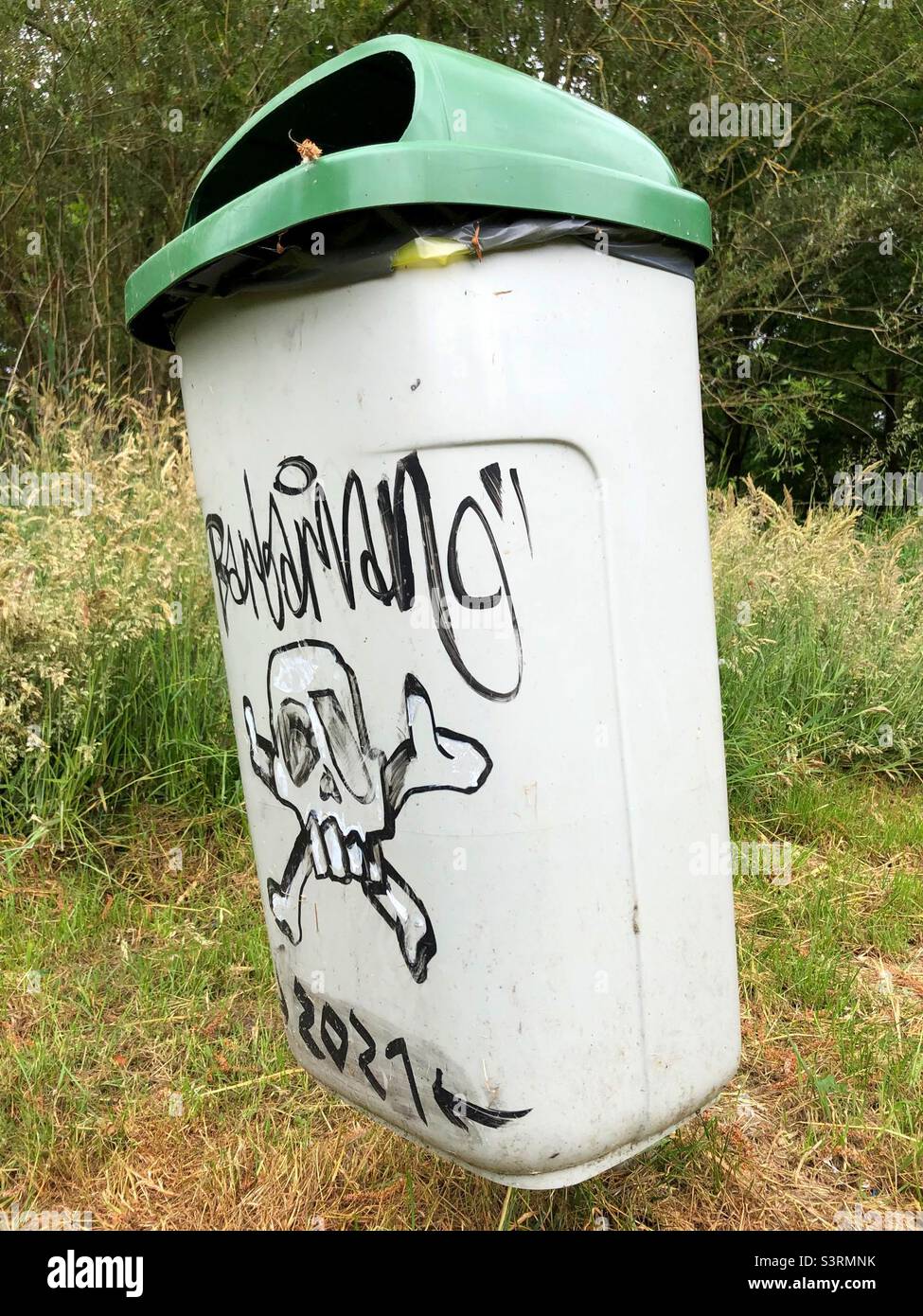 Graffiti on litter bin hi-res stock photography and images - Alamy