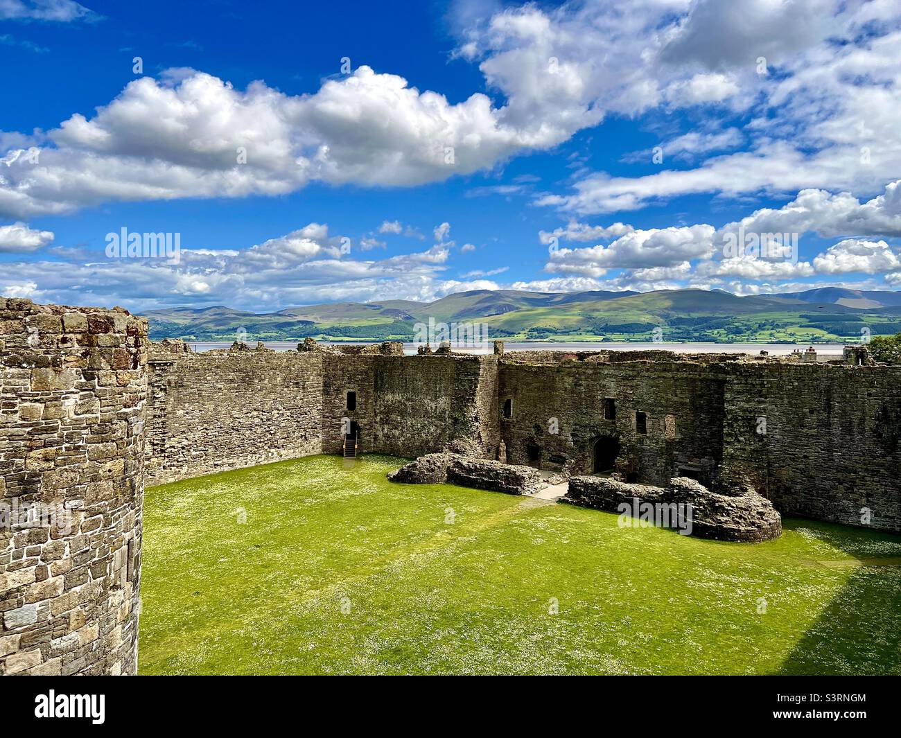 Beaumaris castle ruins hi-res stock photography and images - Alamy