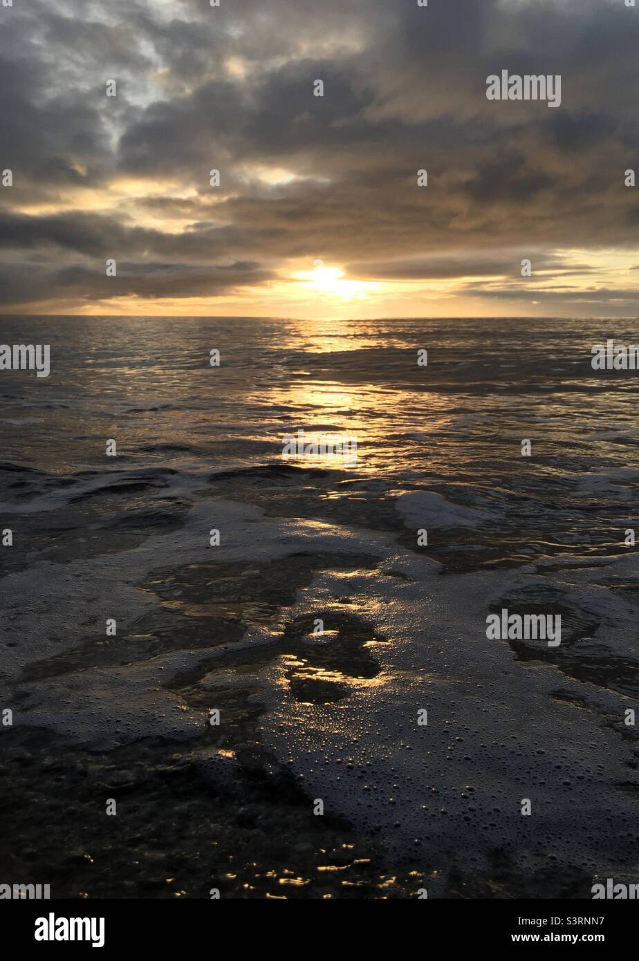 Golden light water hi-res stock photography and images - Alamy
