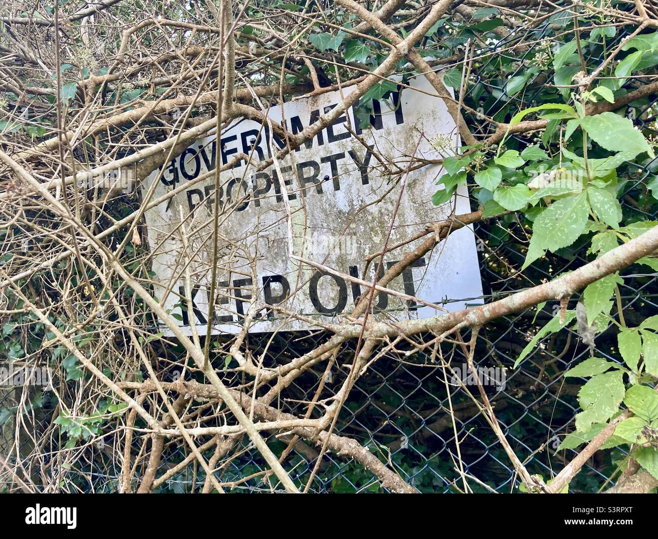 Old sign - government property KEEP OUT Stock Photo - Alamy