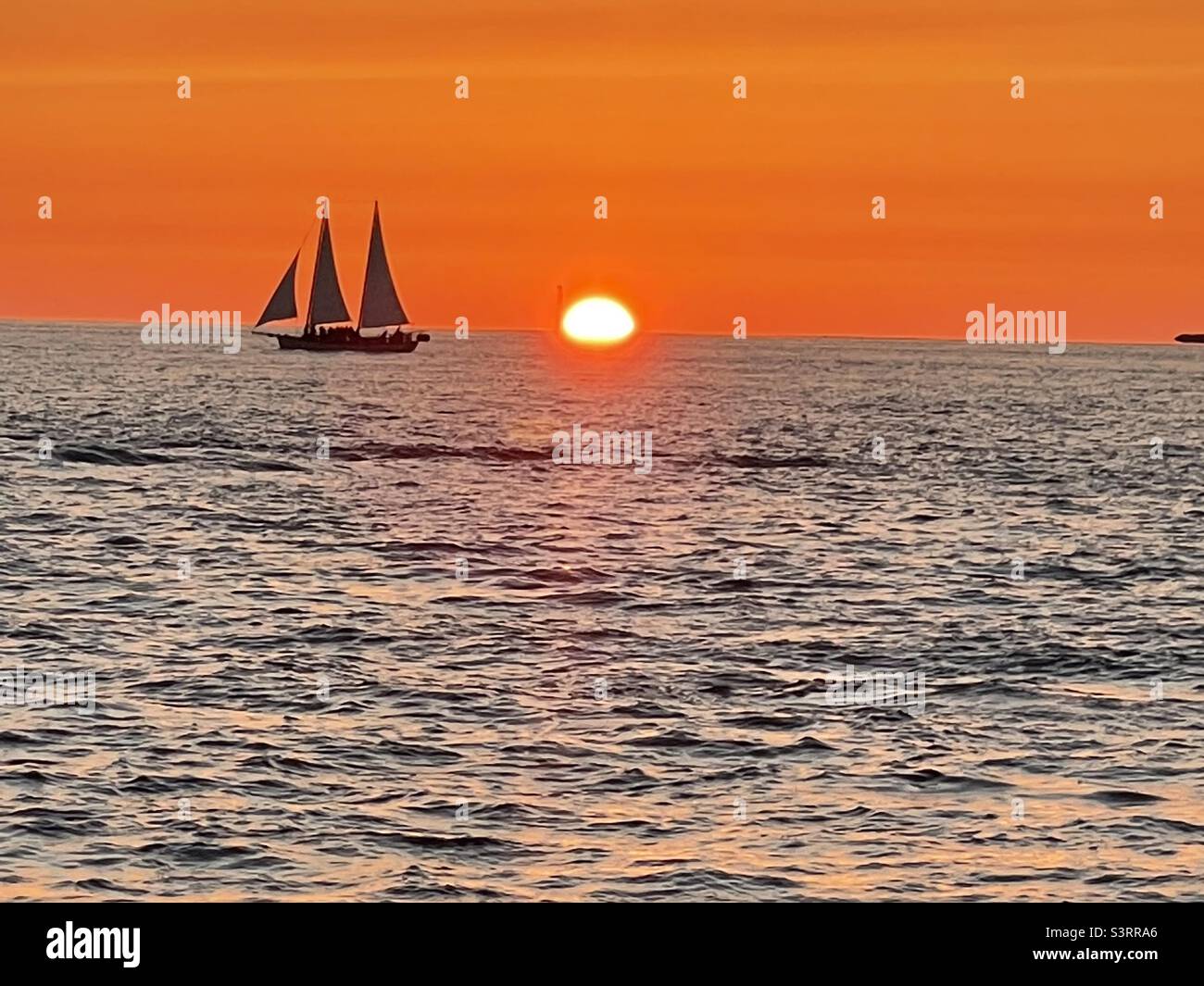 Waves sail hi-res stock photography and images - Alamy