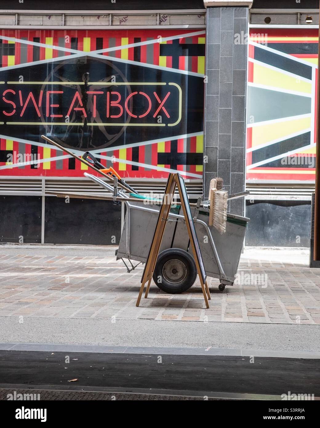 Sweatbox hi-res stock photography and images - Alamy