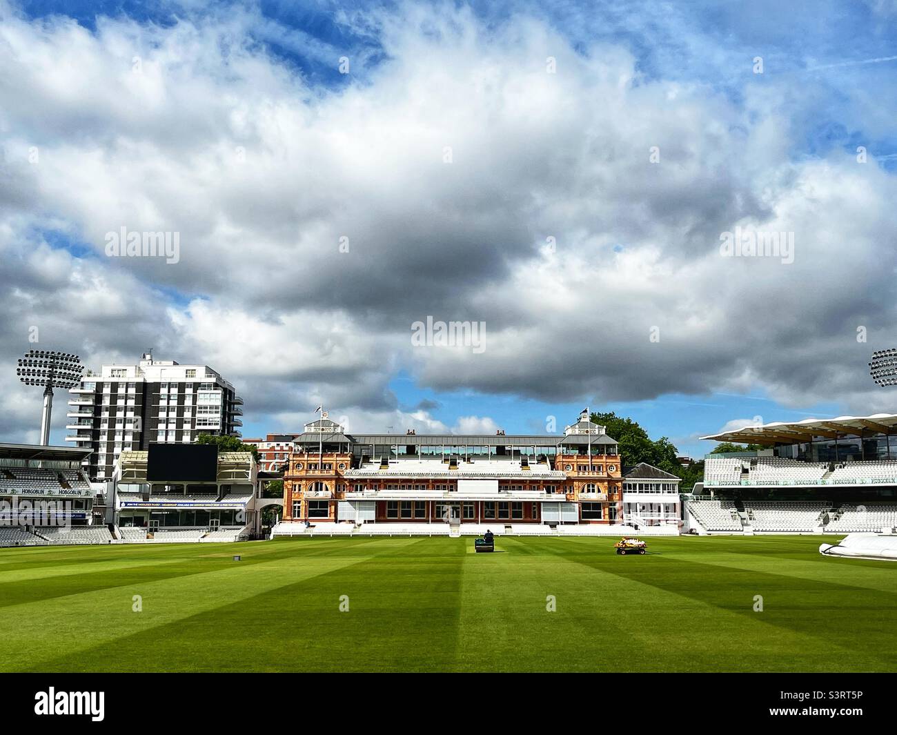 The lords pavilion hi-res stock photography and images - Alamy
