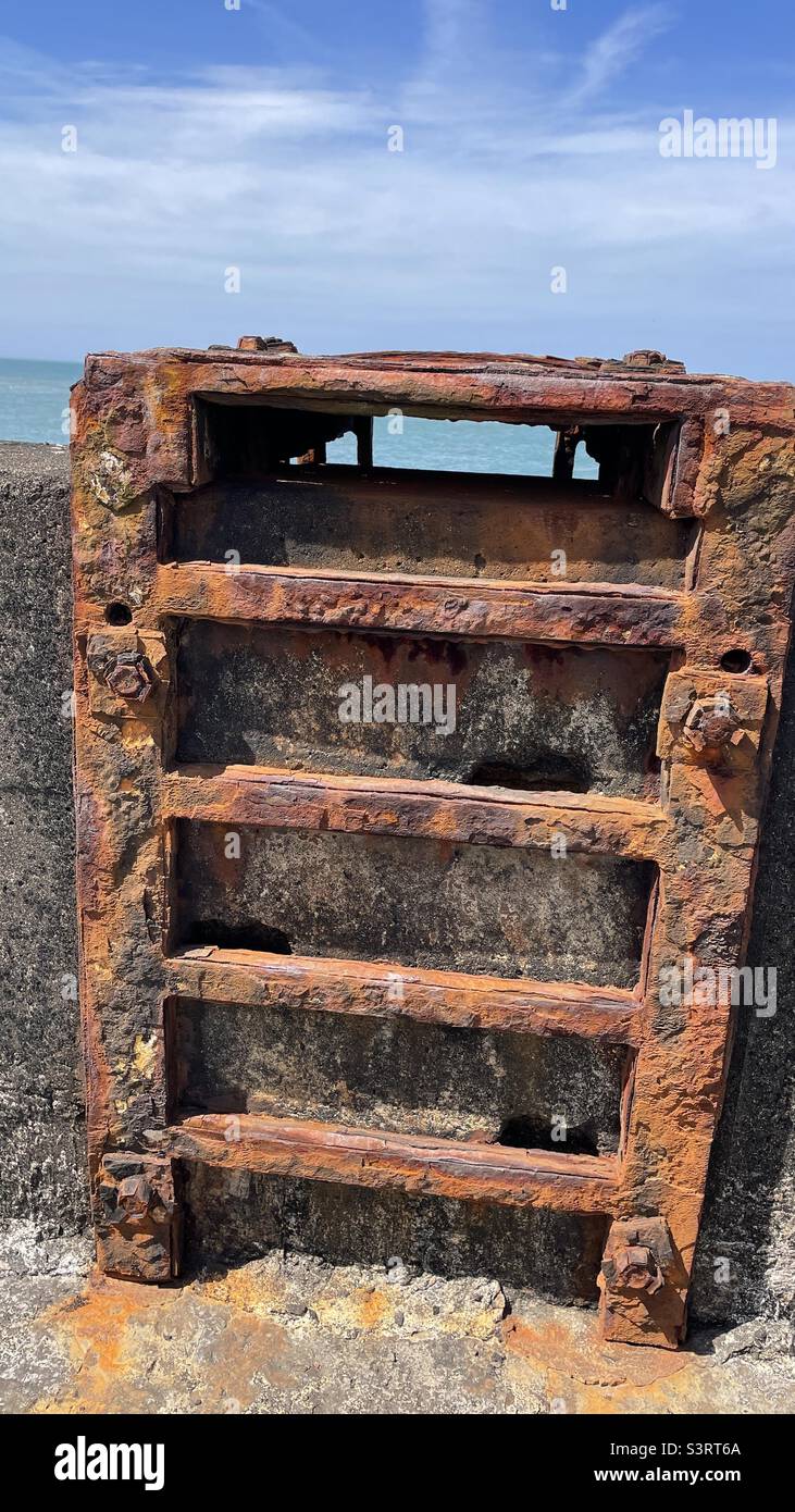 Rusty ladder hi-res stock photography and images - Alamy