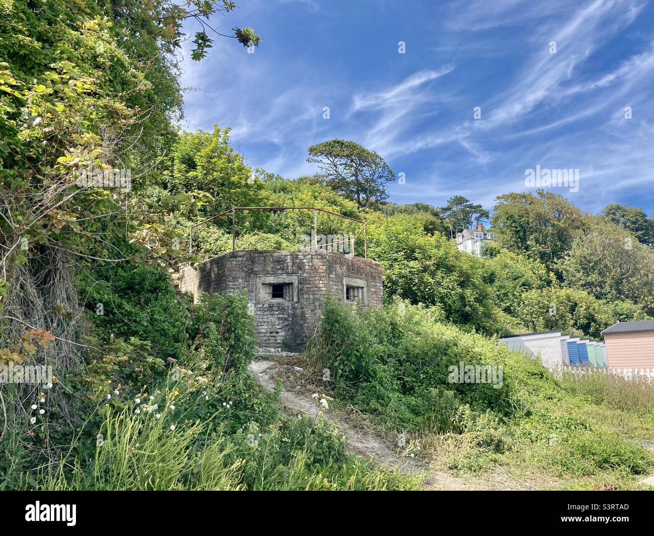 Ww2 pillbox nestled behind a beach in the Kent coast Stock Photo - Alamy