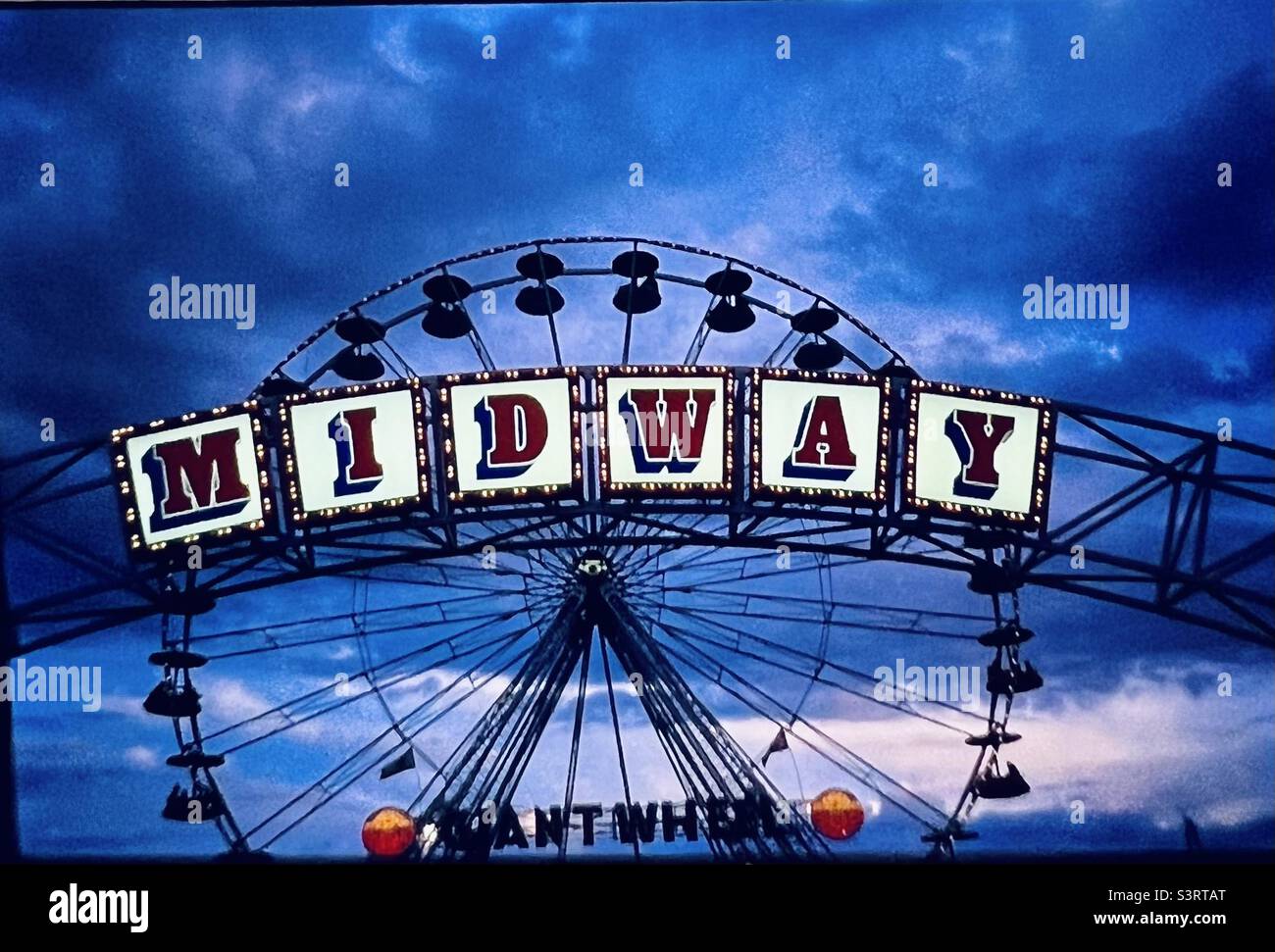 Amusement park ride safety hi-res stock photography and images - Alamy