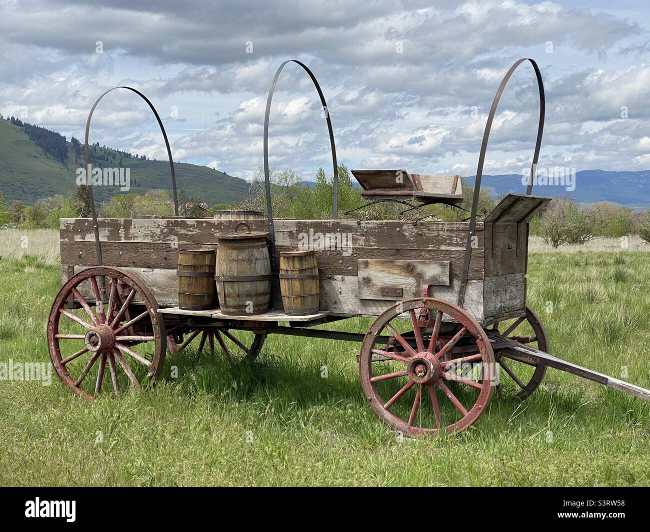 Oregon trail wagon hi-res stock photography and images - Alamy