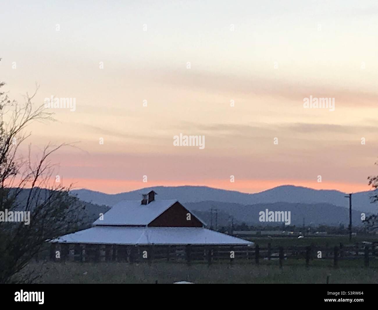 Beautiful farm sunset hi-res stock photography and images - Alamy