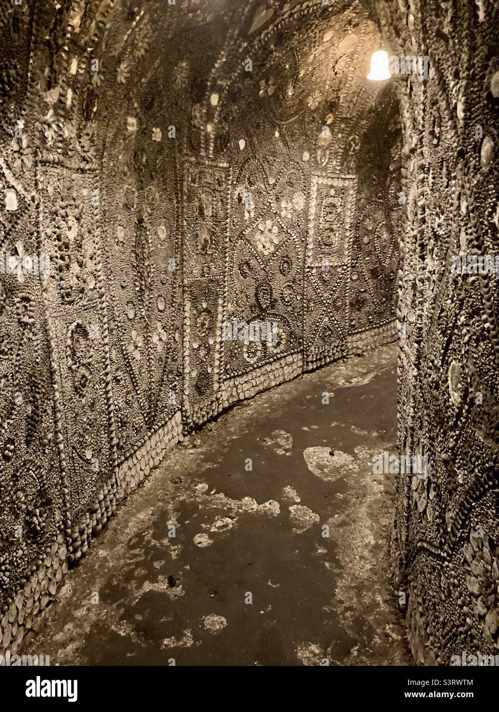 Shell grotto hi-res stock photography and images - Alamy