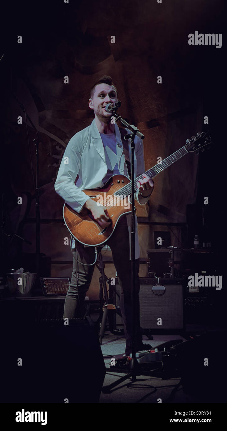 Singer man concert hi-res stock photography and images - Alamy