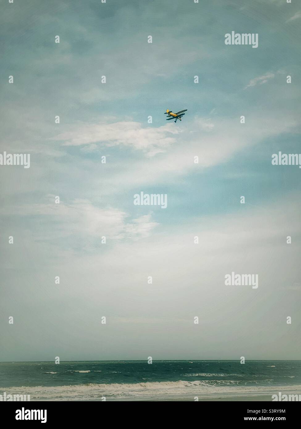 Blue and yellow plane hi-res stock photography and images - Alamy