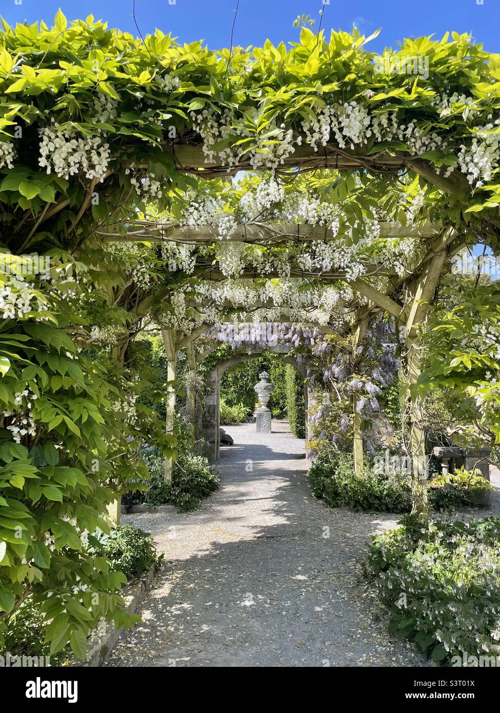 Country gardens hi-res stock photography and images - Alamy