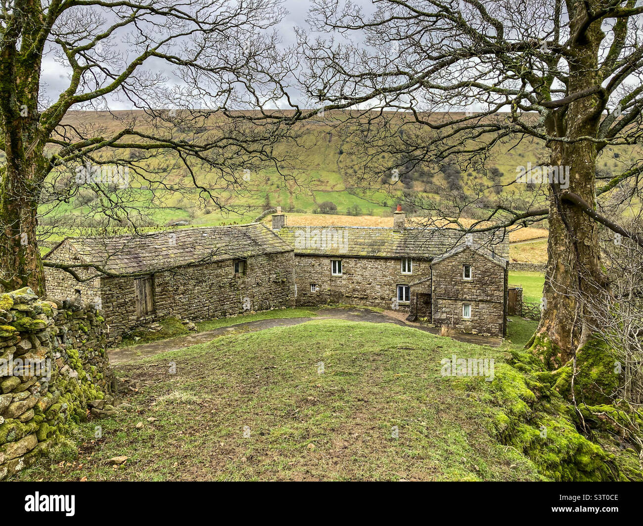 A traditional farmhouse in Garsdale, Sedbergh, Yorkshire Dales Stock ...