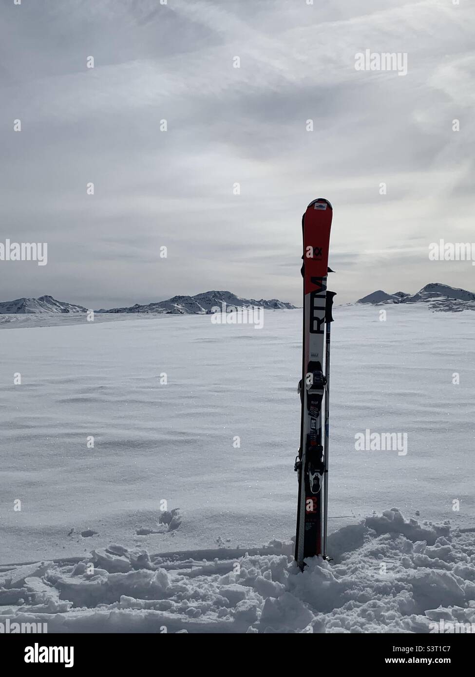 Ski scene hi-res stock photography and images - Alamy