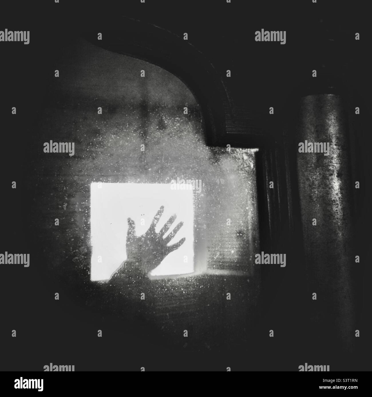 Hand mirror black hi-res stock photography and images - Alamy