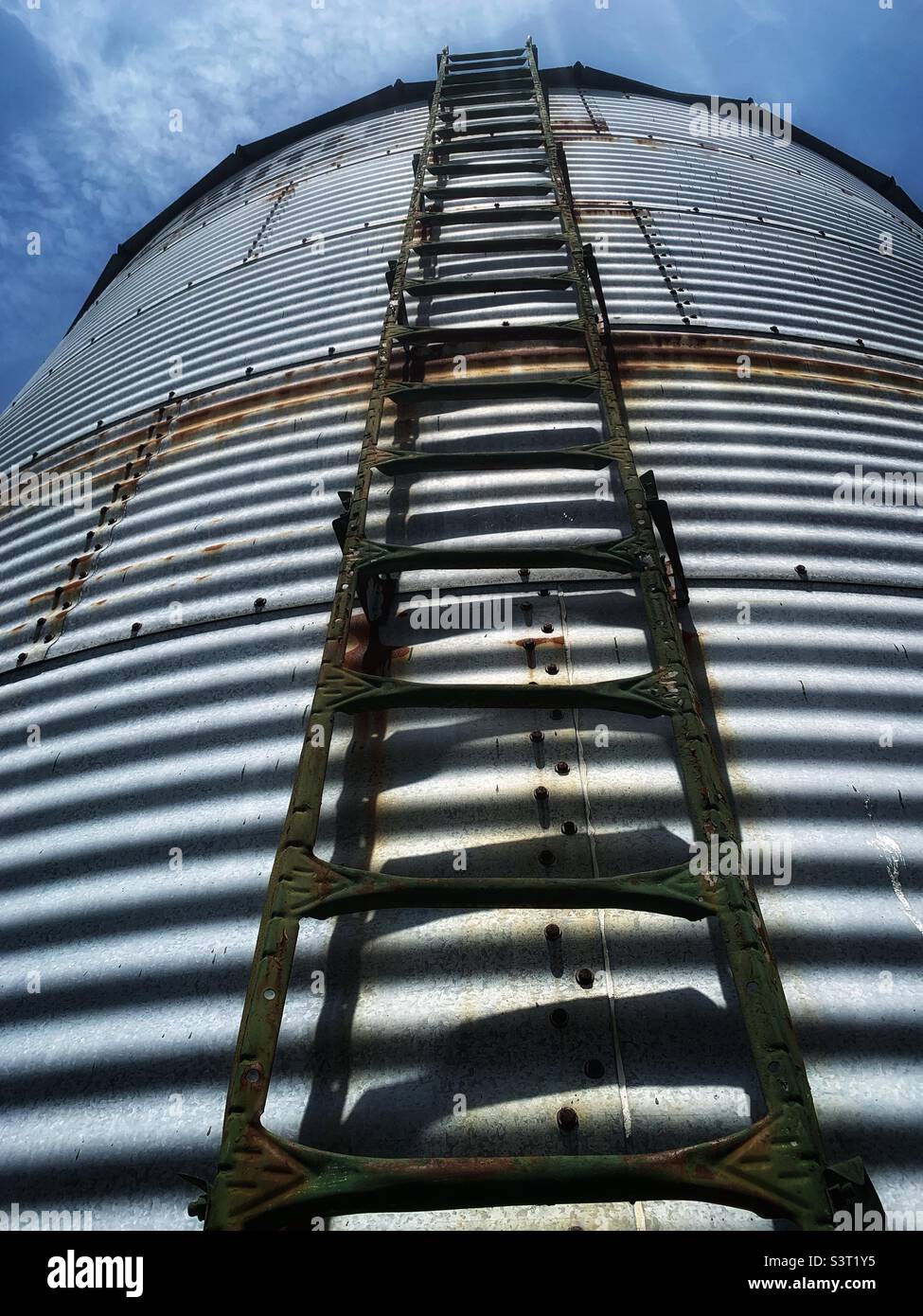 Ladder on silo hi-res stock photography and images - Alamy