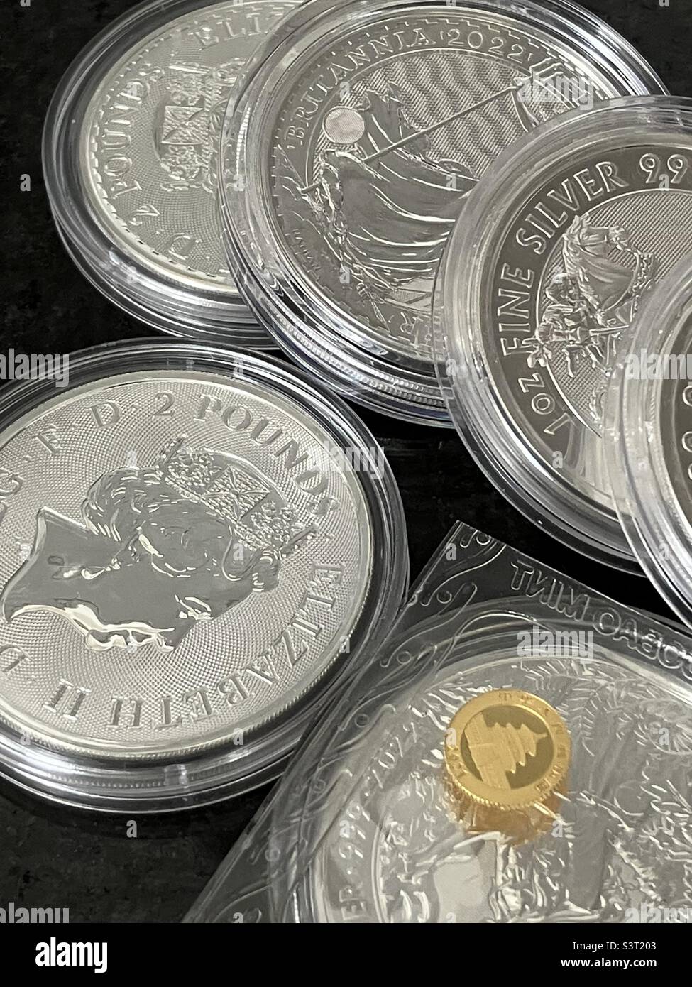 Gold and silver coins hi-res stock photography and images - Alamy