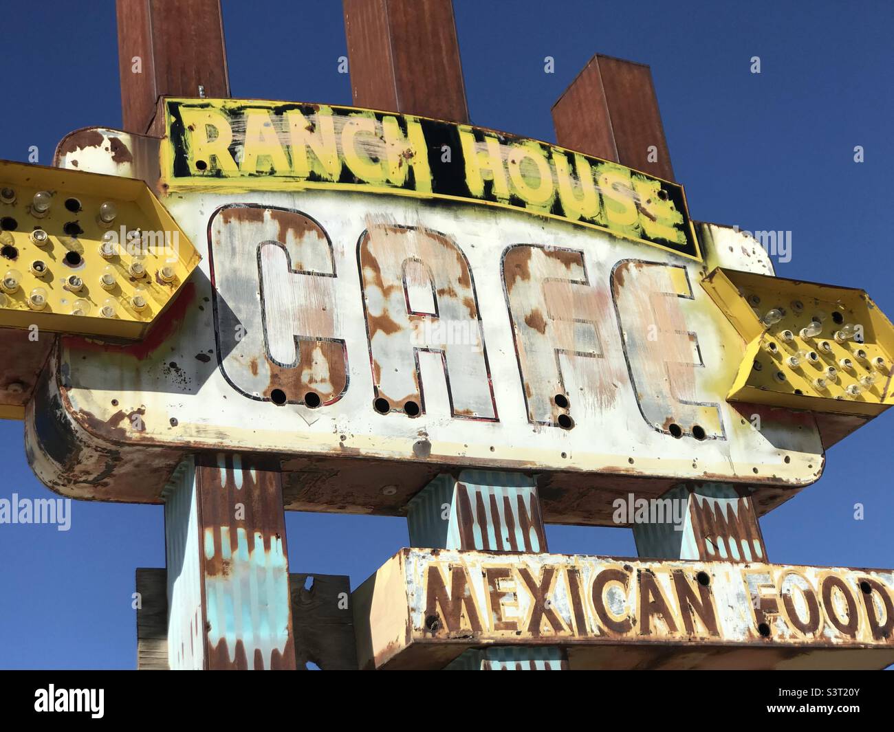 Rt sign hi-res stock photography and images - Alamy