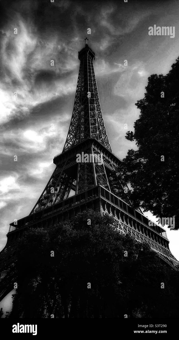 Eiffel tower black hi-res stock photography and images - Alamy