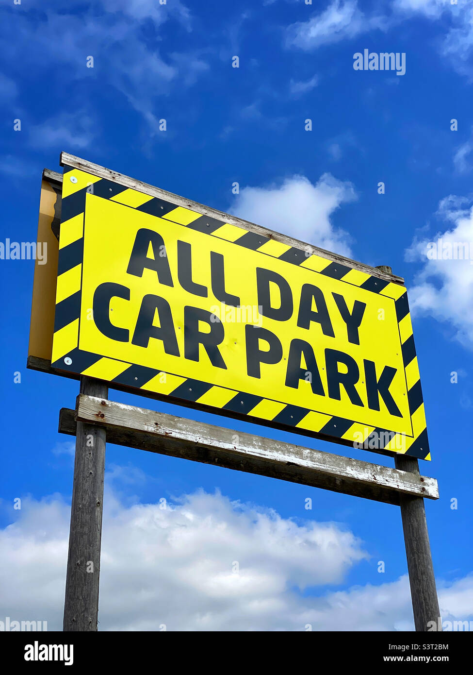 Large car park people smartphone stock photos and images - Alamy